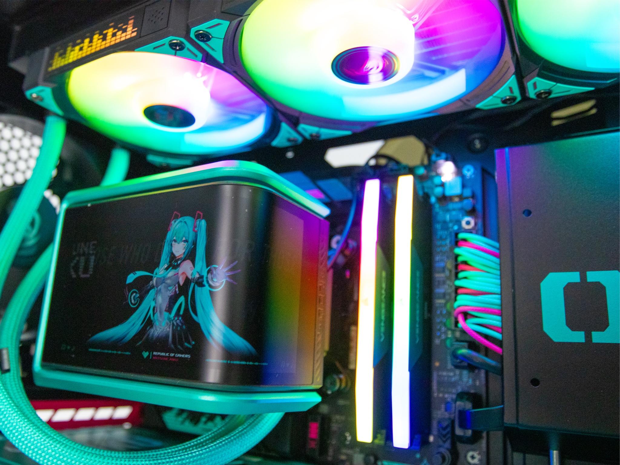 Centre Com ASUS x Hatsune Miku Ryzen 7 RTX 5080 Gaming PC and ...